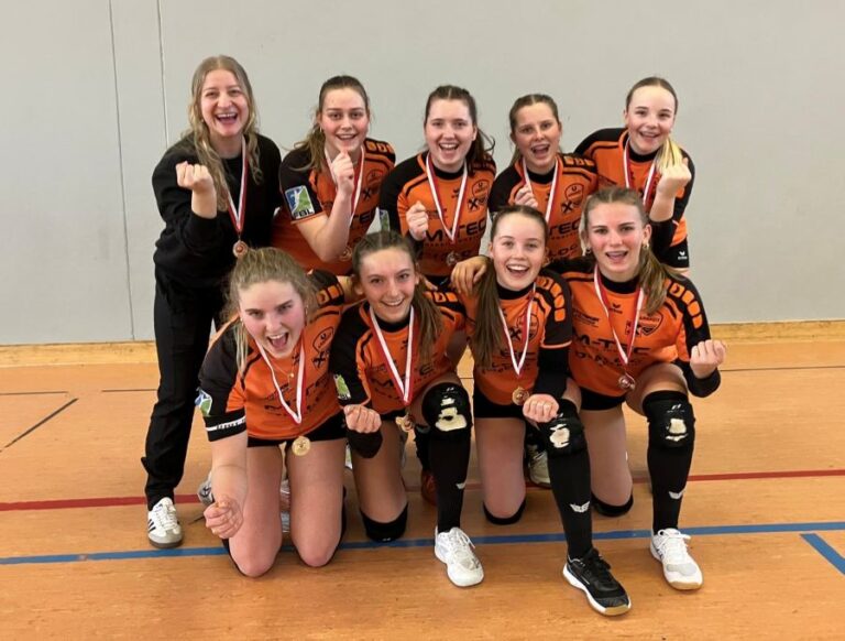 Faustball: SPORTUNION Arnreit - U14 holt Bronze, U18 strahlt von ganz ...